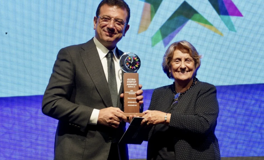 TECH ISTANBUL Dünya Birincisi Oldu - İstanbul Senin